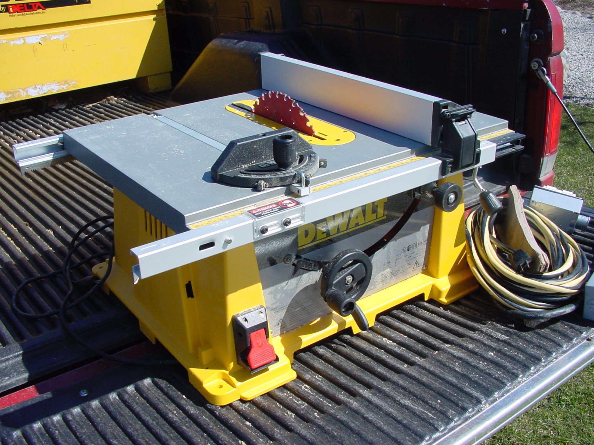 CHOOSING A TABLE SAW: Real-World Tips for Beginners