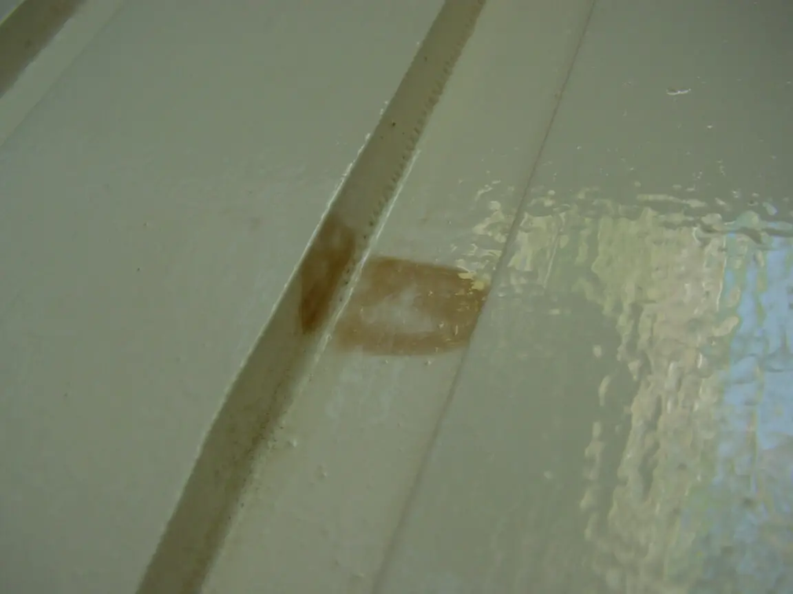 Q&A: How to Stop Knots from Bleeding Through on Painted Woodwork