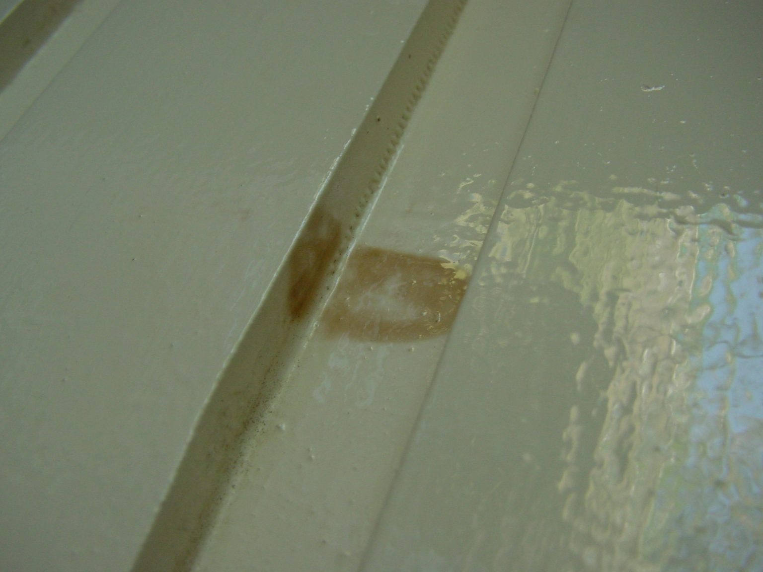 Q&A: How to Stop Knots from Bleeding Through on Painted Woodwork