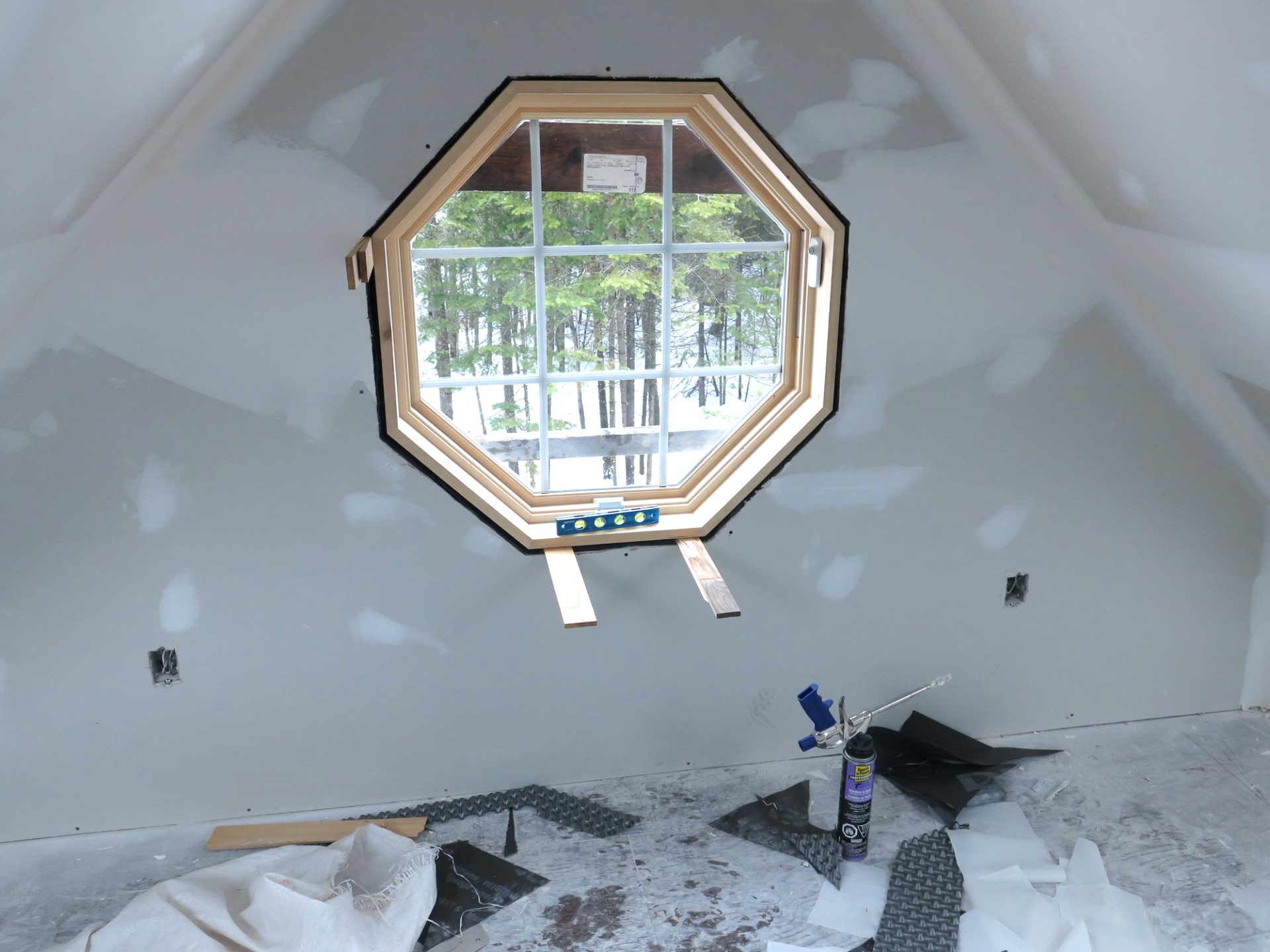 Octagonal Windows Video Tour: 81-year-old Marc Smith - baileylineroad