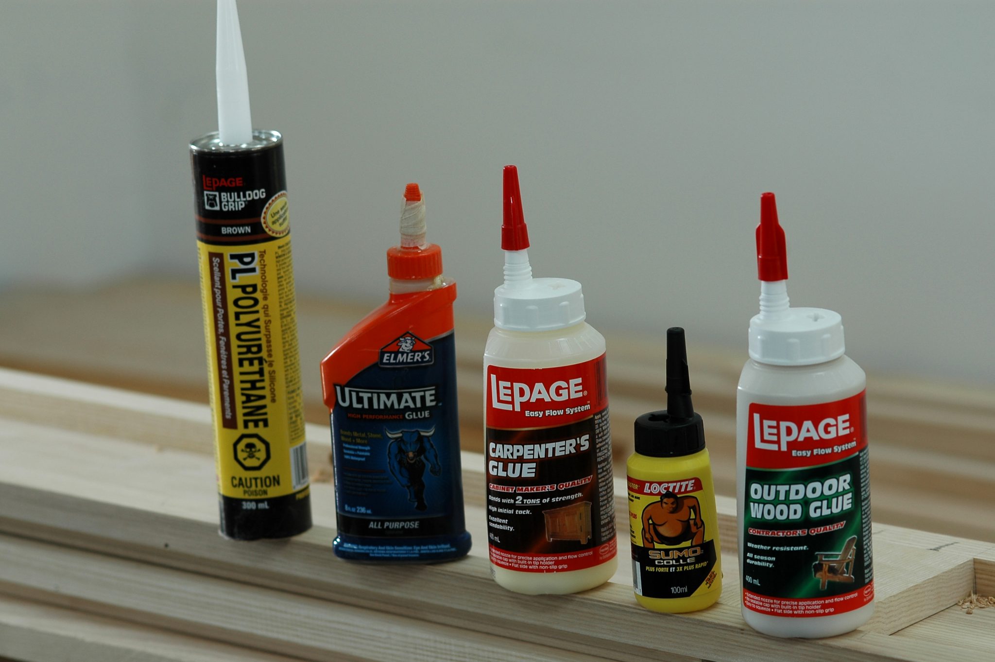 EXTERIOR ADHESIVES: Choosing the Right Waterproof Outdoor Glue