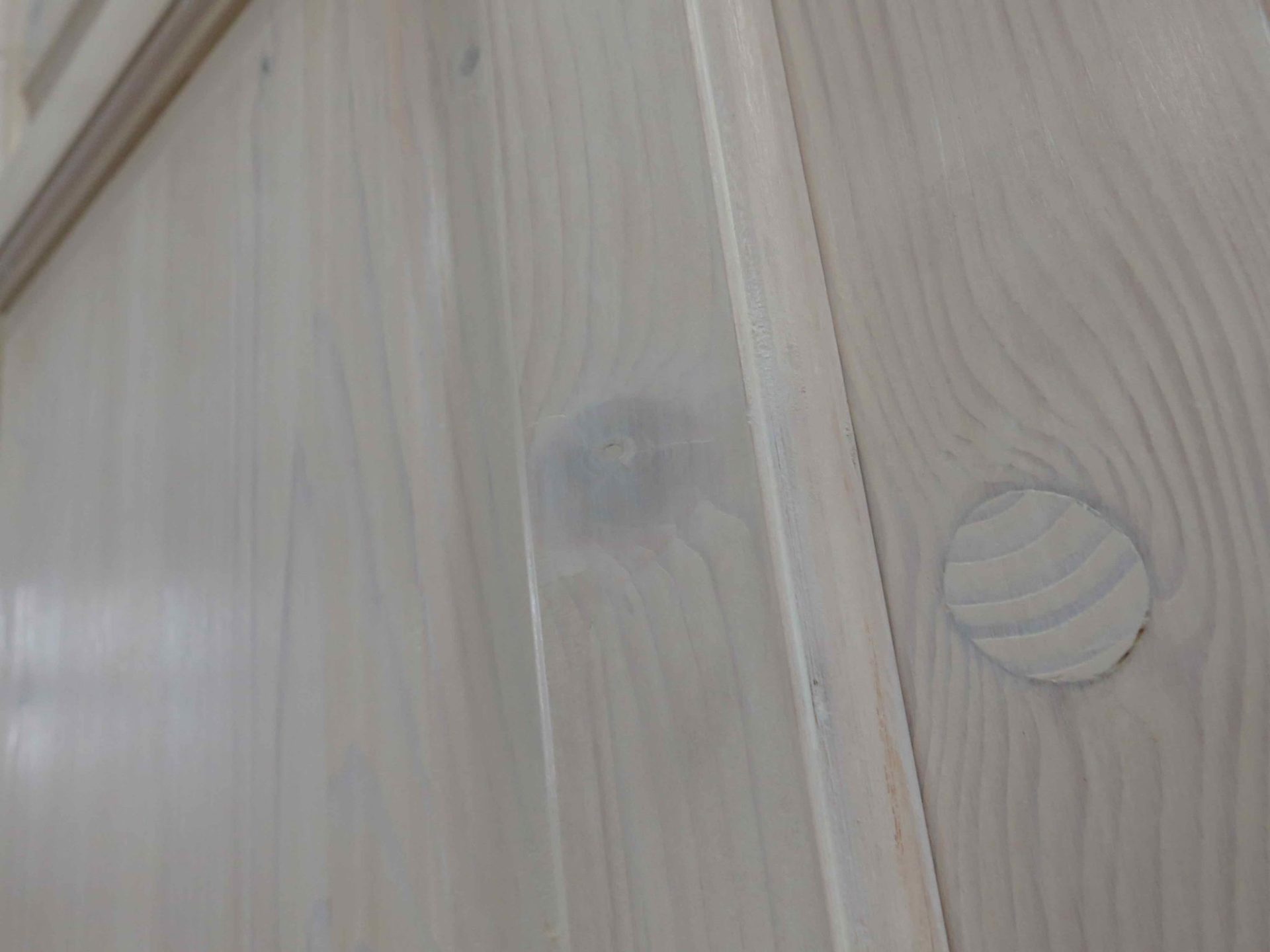 How to Create a Pickled Wood Finish