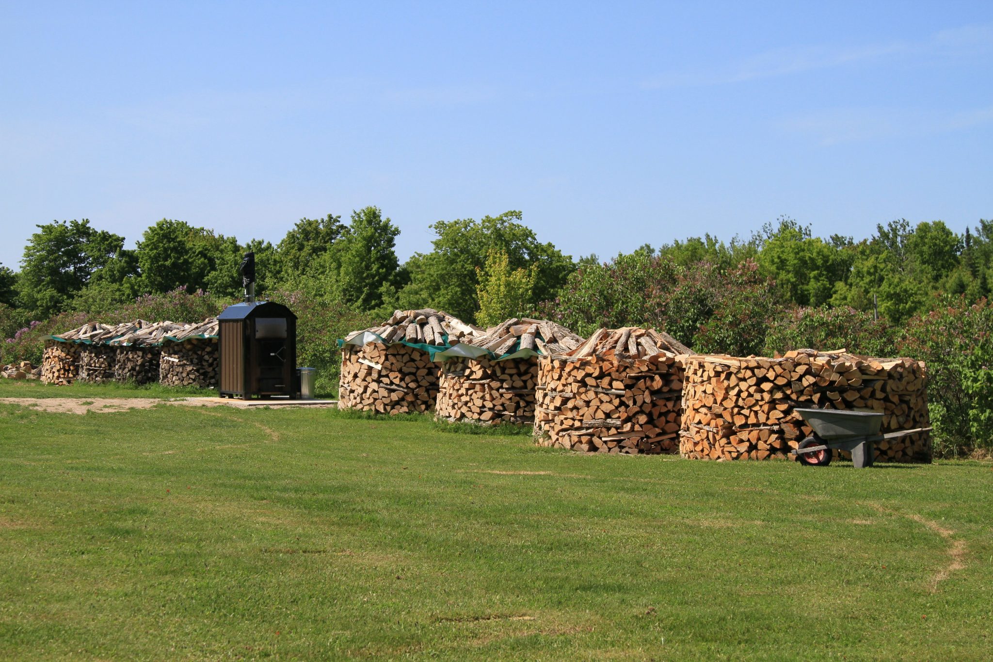 FIREWOOD FROM THE FOREST - Learn how to cut, split & stack it ...